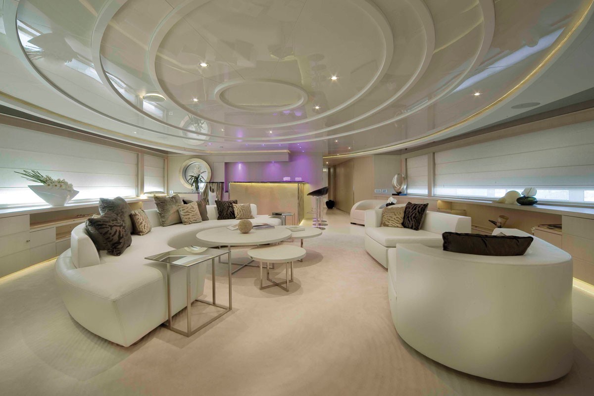 LIGHT HOLIC Yacht Charter Details, CRN | CHARTERWORLD Luxury Superyachts